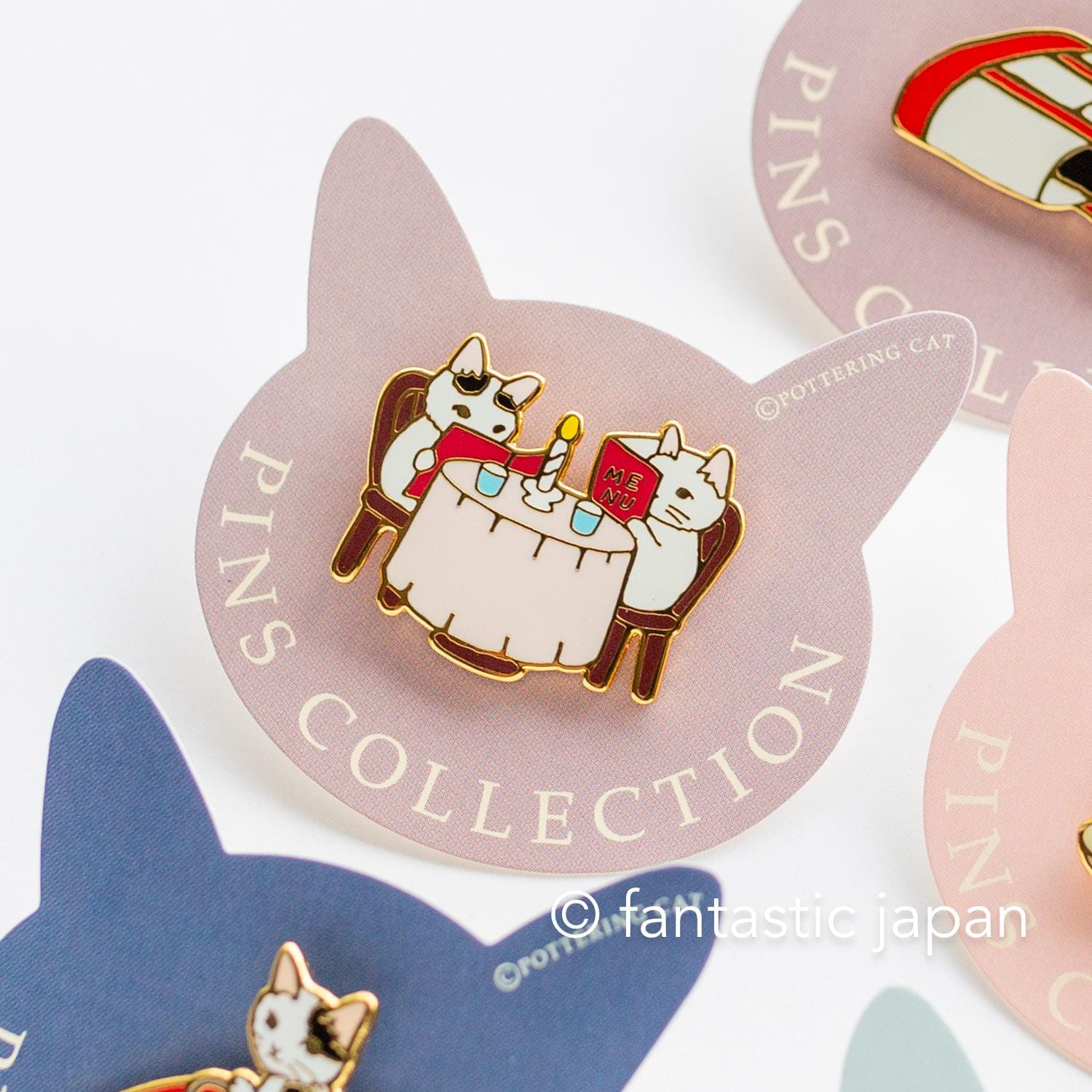 Pottering Cat hard enamel pin -shoulder -restaurant- – Fantastic Japan
