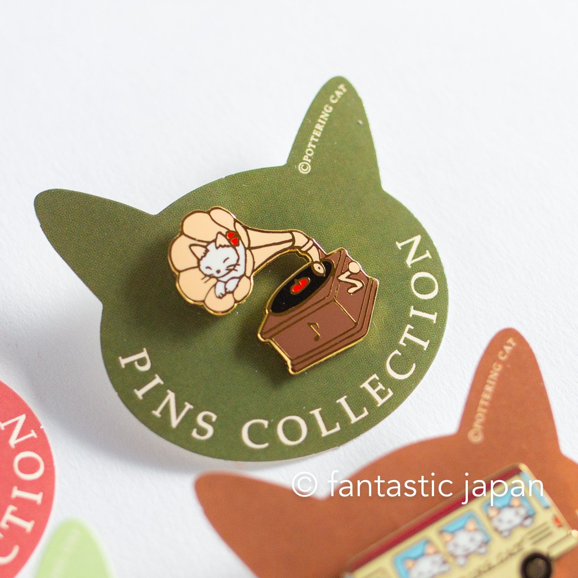 Pottering Cat hard enamel pin -gramophone- – Fantastic Japan