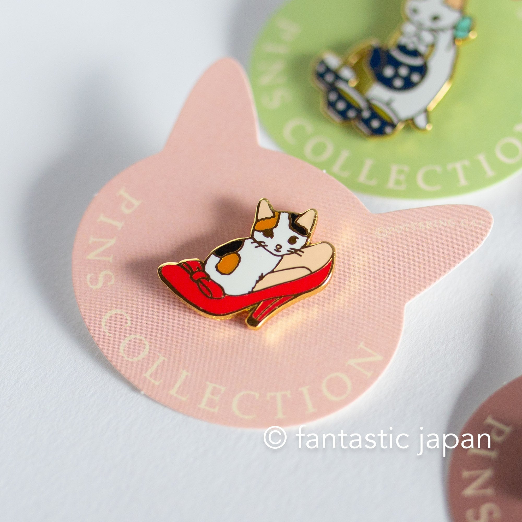 Pottering Cat hard enamel pin -in a pinheel- – Fantastic Japan
